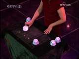 魔术《仙人摘豆》表演：潘锦荣